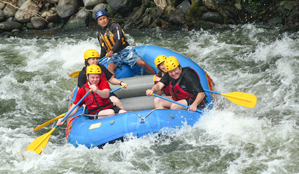 Tour a ¡Semana Santa con Aventura! Rafting, playa y café